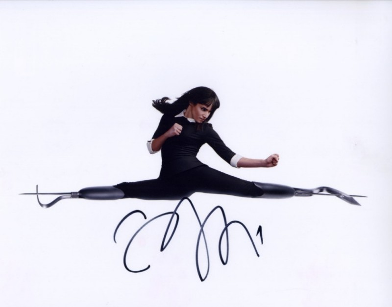 Sofia Boutella autograph, item 0001387777 | Signature Pieces